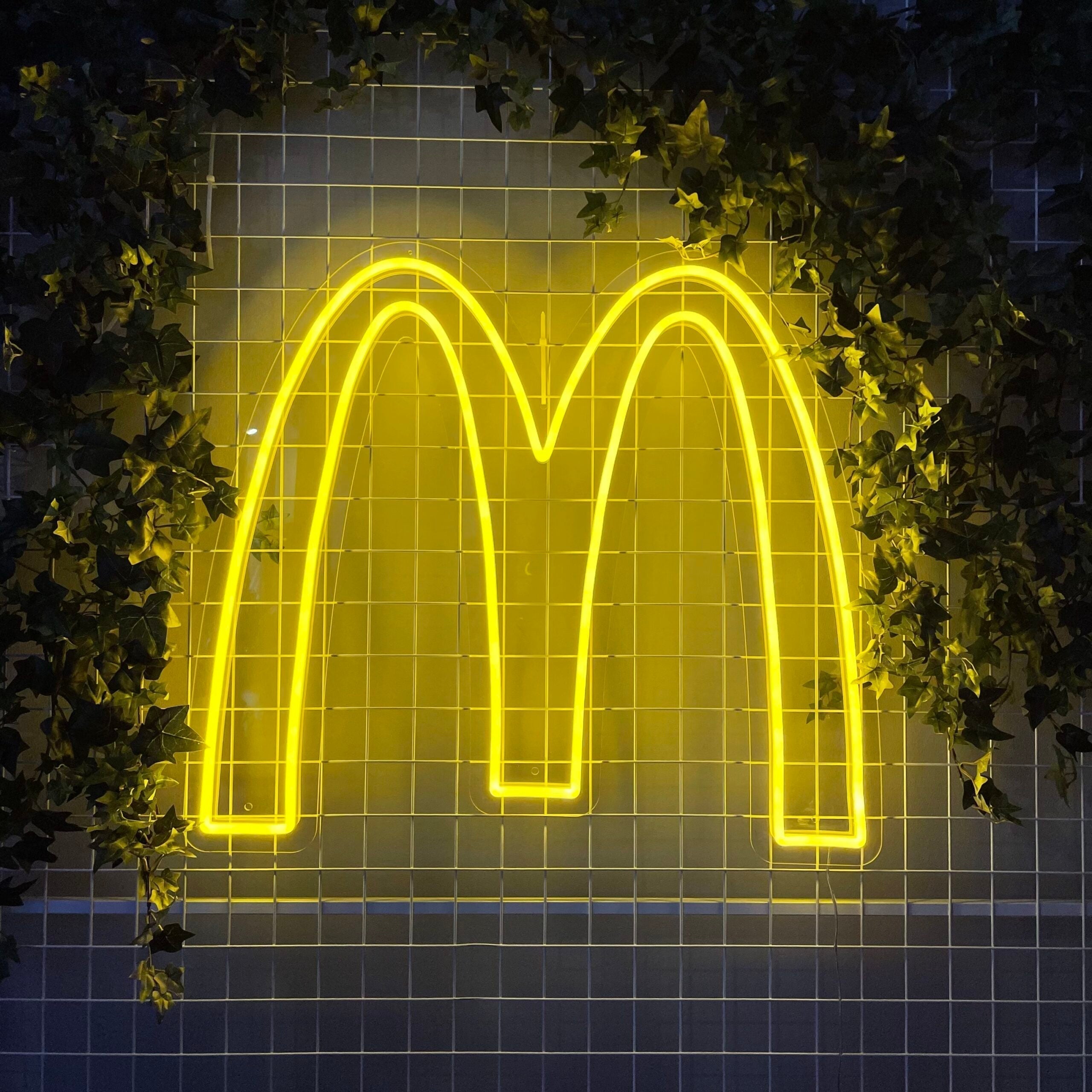 "M" LED NEONSKILT. – Royalneon.no