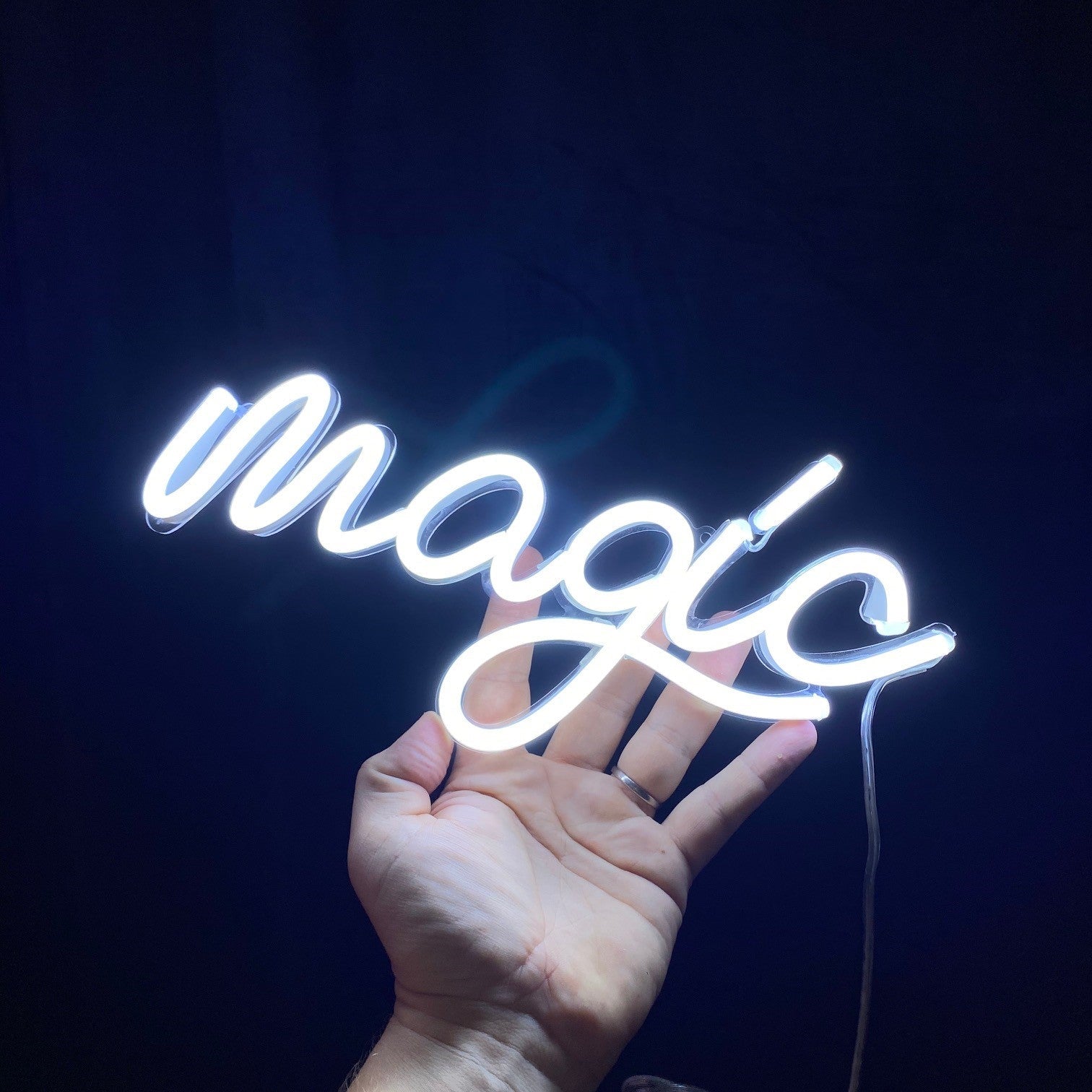 "magic mini" LED NEONSKILT. Cool white – Royalneon.no